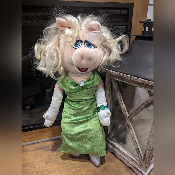 Disney | Toys | Authentic Disney Store Miss Piggy Muppets In Green ...